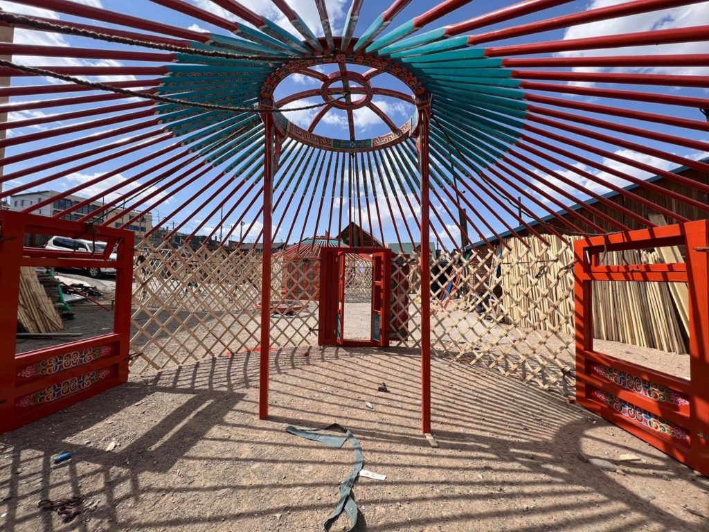 5-Wall Yurt - 254 sq. ft. (18' diameter) - Mongolian Yurts | Gers