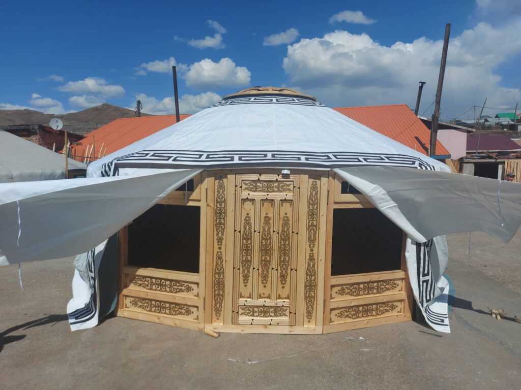 5-Wall Yurt - 254 sq. ft. (18' diameter) - Mongolian Yurts | Gers