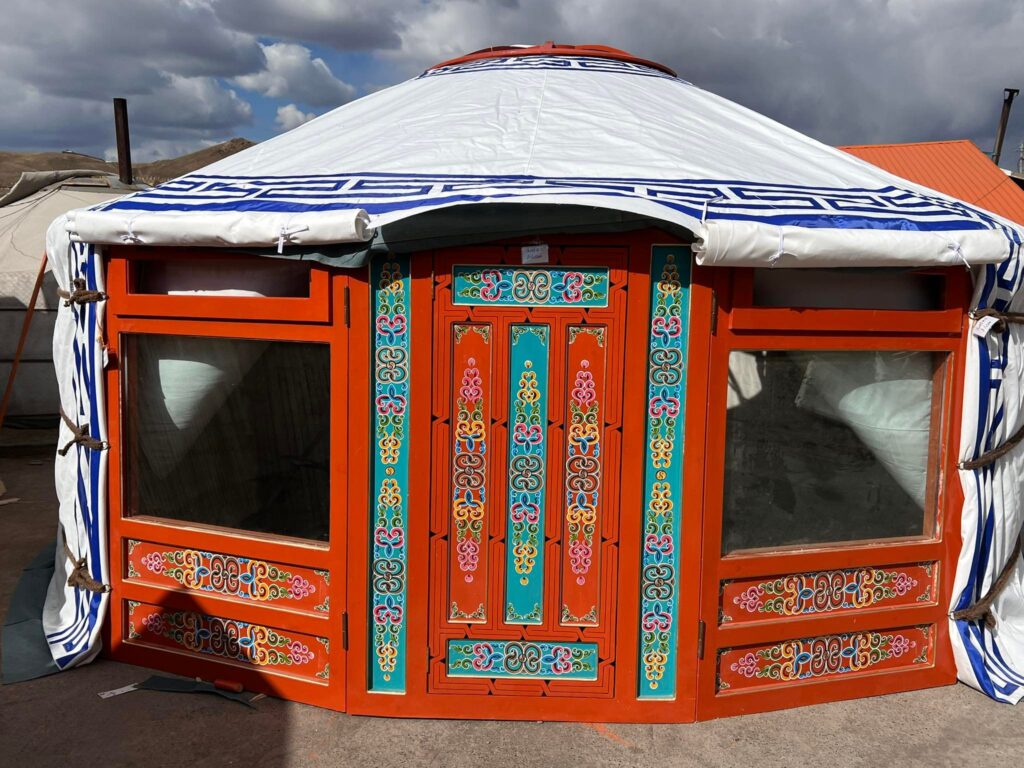 6-Wall Yurt - 346 sq. ft. (21' diameter) - Mongolian Yurts | Gers