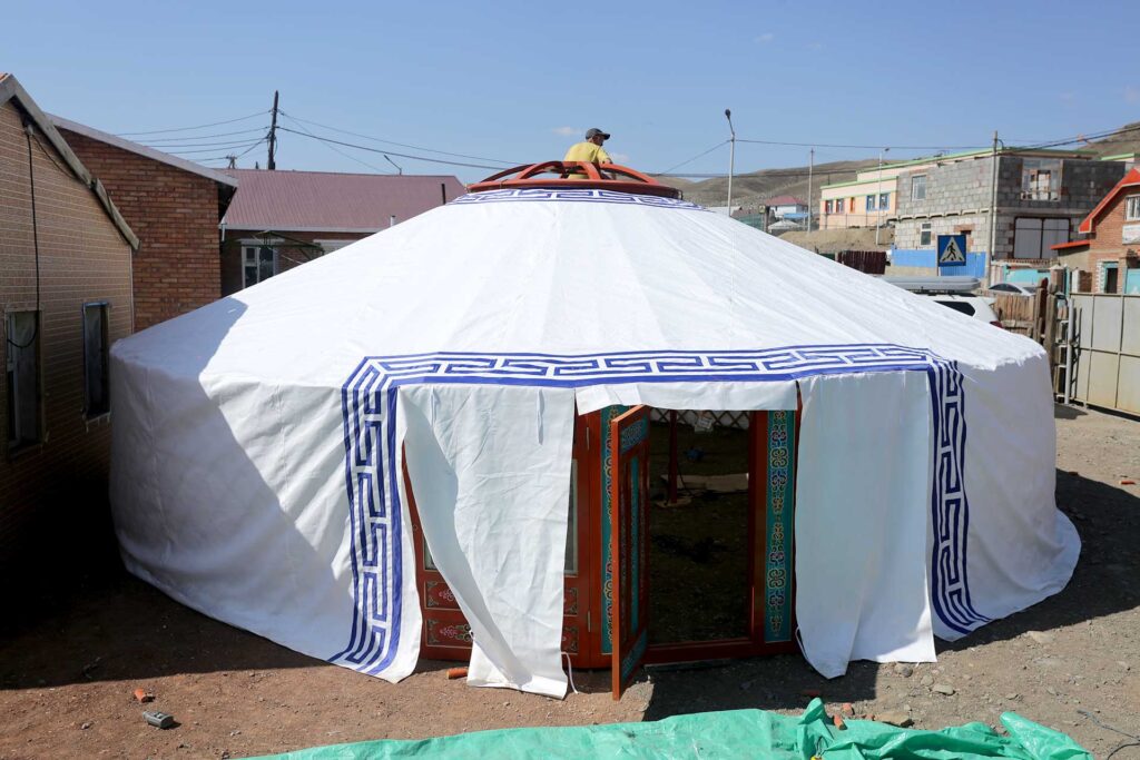 8-Wall Yurt - 615 sq. ft. (28' diameter) - Mongolian Yurts | Gers